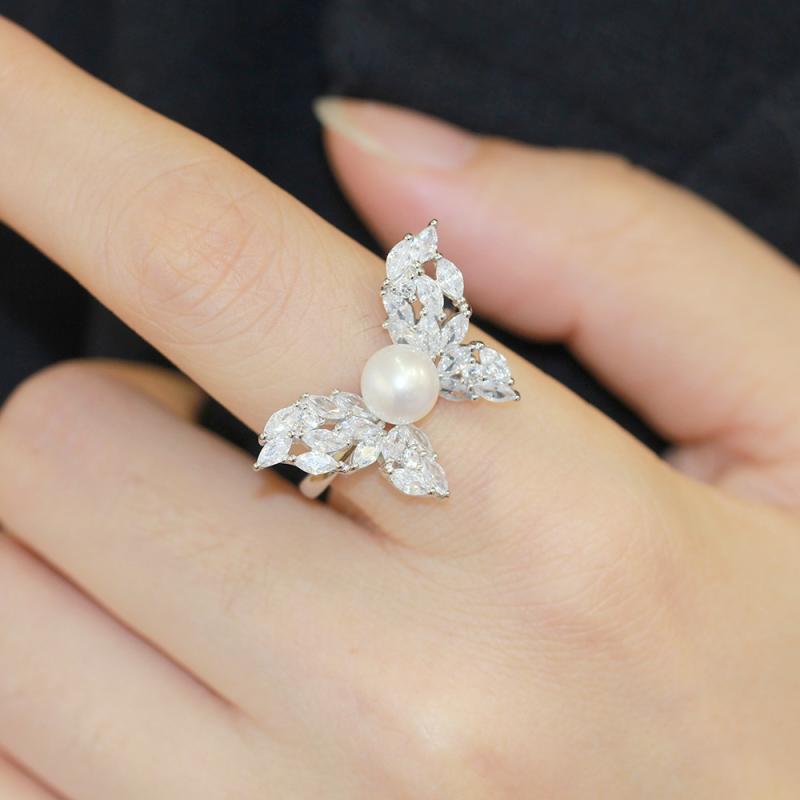 ・カテゴリ: リング・素材: シルバー・デザインモチーフ: 動物・加工: 電解メッキ・カラー: シルバー、ホワイトパール・サイズ: フリーサイズ（調整可能）・人気要素: 蝶・スタイル: ライトラグジュアリー・素材純度: 925シルバー・スタ...