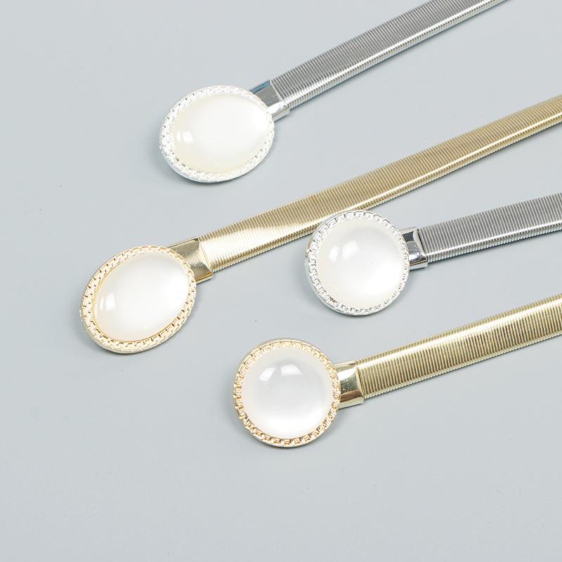 ・素材: 金属・バックル素材: 合金・留め具: フック・カラー展開: ゴールド（丸バックル）、シルバー（丸バックル）、ゴールド（楕円バックル）、シルバー（楕円バックル）・幅: 細身（2cm未満）・長さ: 67cm・スタイル: 万能・スタイル...