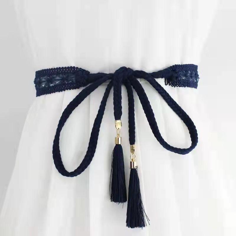 ・素材: 織物・バックル素材: ベルトと同素材・留め具: 対バックル・カラー展開: ダークネイビー、ブラック、グレー、キャメル、ワインレッド・幅: 太め (4cm以上)・長さ: 60cm以下・スタイル: 着回し、エレガント、オフィススタイル...