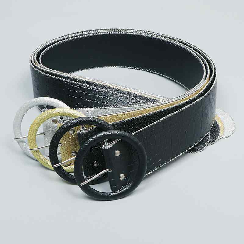 ・主な素材: フェイクレザー・バックル素材: PU、フェイクレザー・留め具: ピンバックル・カラー展開: ゴールド、シルバー、ブラック、ブラック（ストーン柄）・幅: 太め（4cm以上）・長さ: 106cm・スタイル: ベーシック・スタイル分...