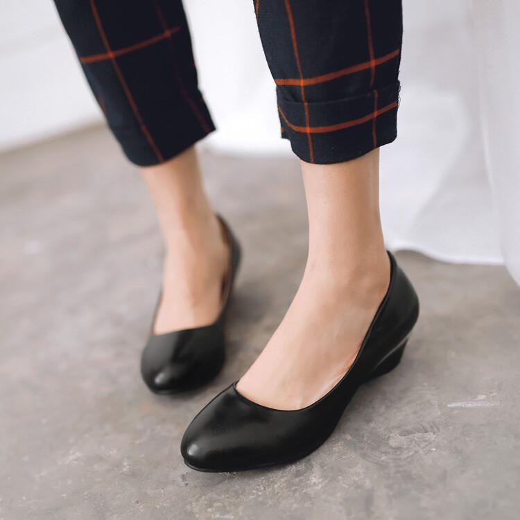 ・カテゴリ: ローファー・スタイル: 浅履き、ウェッジヒール、シンプル・つま先形状: ラウンドトゥ・アッパー素材: PUレザー・対象性別: レディース・柄: 無地・カラー展開: ブラック、イエロー、アプリコット、ピンク・サイズ展開: 36、...