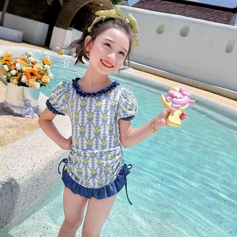 ・性別: 女児・対象年齢: 0-14歳・主な素材: ポリエステル75%、スパンデックス25%・裏地: ポリエステル・柄: 花柄・使用シーン: スイミング、水遊び・スタイル: ビキニ・サイズ展開: 80、90、100、110、120、130、140