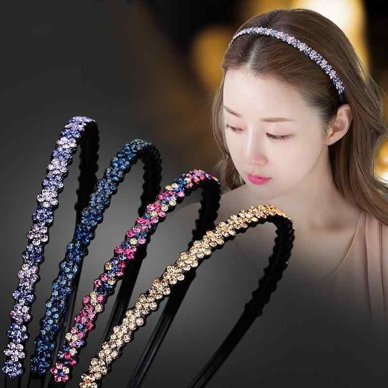 ・カテゴリ: ヘアアクセサリー・主な素材: アクリル・デザイン要素: フラワーモチーフ・カラー展開: バイオレット、ダークブルー、ローズレッド、シャンパン、パープルシャンパン、マルチカラー