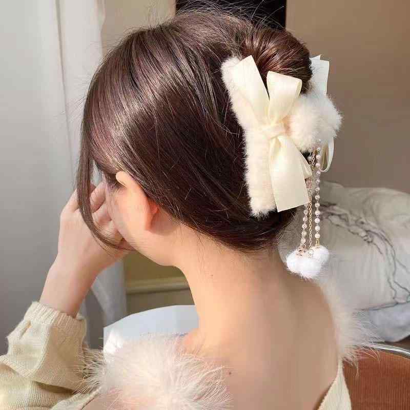 ・カテゴリ: ヘアアクセサリー・素材: 起毛素材・加工方法: 手作り・ヘアクリップ種類: バンスクリップ・スタイル: 韓国風・スタイル分類: スイート・対象: 女性・カラー展開: オフホワイト、ブラウン