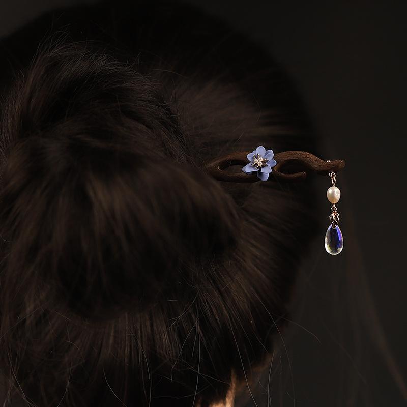 ・カテゴリ: 頭飾品・スタイル: レトロ・主な素材: 木材・デザイン: 花柄・カラー: ブルーフレイム・流行要素: 漢民族要素・適用シーン: 結婚祝い、誕生日、旅行記念、記念日、新築祝い、展示会、販促品、社内イベント、周年記念、ビジネスギフト