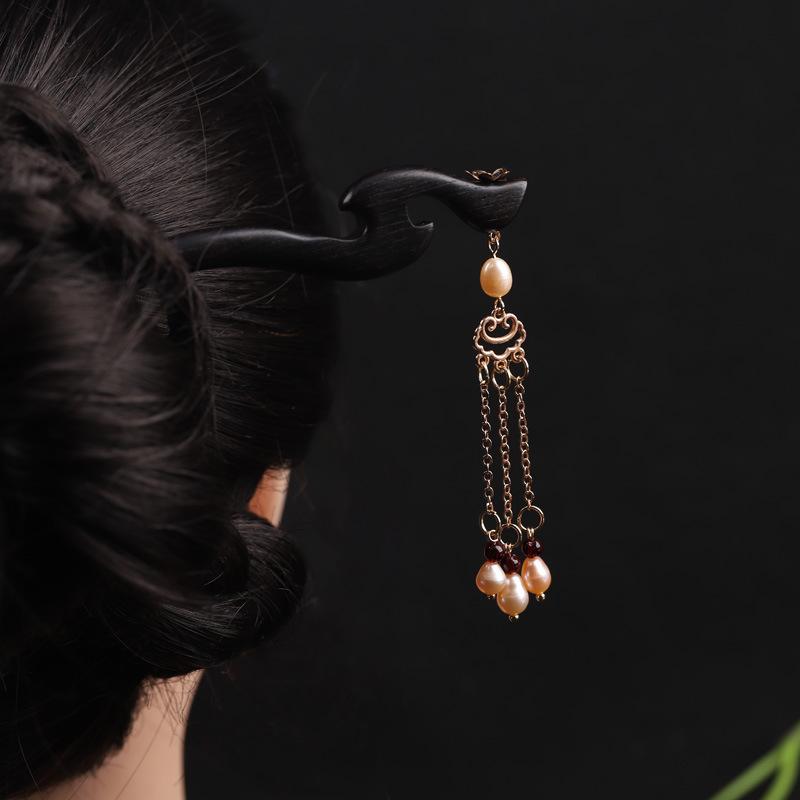 ・カテゴリ: 頭飾り・スタイル: レトロ・主な素材: 木材・形状: ハート形・デザイン: 雲モチーフ・デザイン要素: 漢服モチーフ