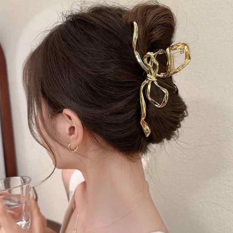 ・カテゴリ: ヘアアクセサリー・対象: 女性・スタイル: 韓国風・テイスト: フレッシュスイート・ヘアアクセサリー種類: バンスクリップ・素材: 合金・加工方法: 電気メッキ・カラー展開: ゴールド、シルバー