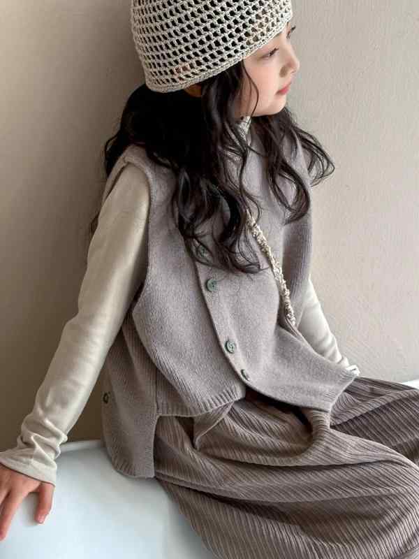 ・カテゴリ: 子供用ベスト ・性別: 女性 ・スタイル: 韓国風 ・対象年齢: 3～8歳 (身長100～140cm) ・デザイン: プルオーバー ・要素: スポーティー、可愛い、プリンセス、トレンド ・柄: 無地 ・厚さ: 普通 ・生地加工...