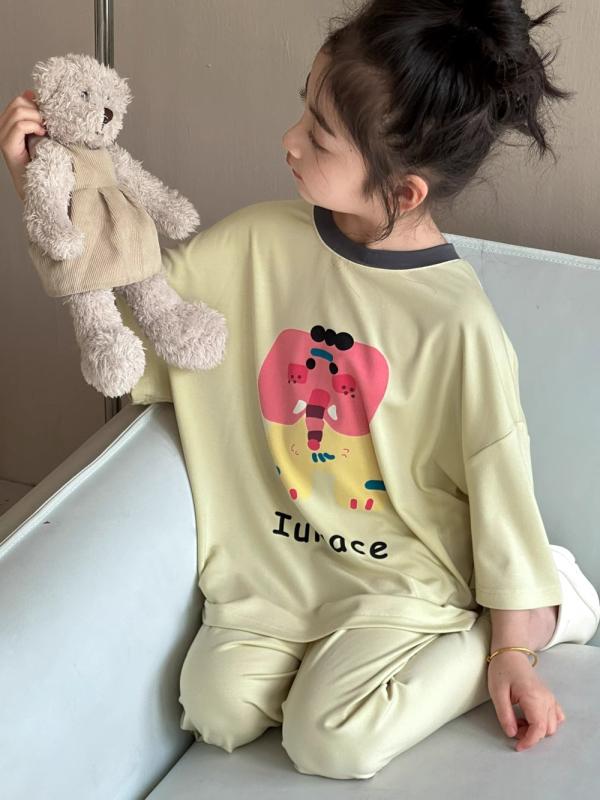 ・カテゴリ: キッズルームウェア・スタイル: スウィート・主な素材: 綿・性別: 女の子用・柄: 無地、キャラクター、ロゴ・デザイン: 可愛い、プリンセス、キャンディモチーフ・カラー展開: ピンク、イエロー・サイズ展開: 110cm、120...