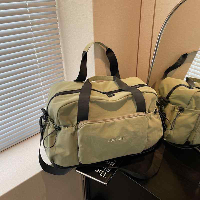 ・容量: 20～35L・主な素材: 帆布・機能: 防水、耐摩耗性、拡張機能、乾湿分離・性別: ユニセックス・裏地素材: ポリエステル・柄: 無地・スタイル: 都市カジュアル・デザイン要素: ステッチ、パッチワーク・カラー展開: ブラック、ブ...