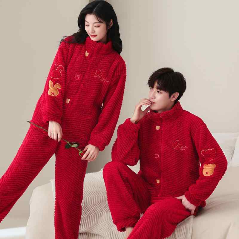 ・カテゴリ: セットアップ ・素材: コーラルベルベット ・主要素材: ポリエステル80%〜90%未満 ・ネックライン: スタンドカラー ・袖丈: 長袖 ・丈: ロングパンツ ・機能: リラックス、通気性、睡眠、部屋着、快適、外出可 ・シー...