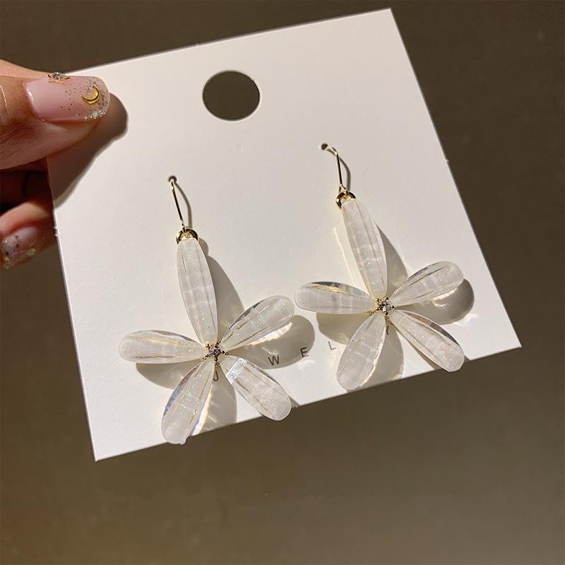 ・素材: 銅・スタイル: シンプル・タイプ: レディース・モチーフ: 花・加工方法: マイクロパヴェセッティング・贈答シーン: 結婚式、誕生日、旅行記念、イベント・象嵌素材: 金メッキ、人工宝石、半貴石・カラー: ゴールド・カテゴリ: ピア...