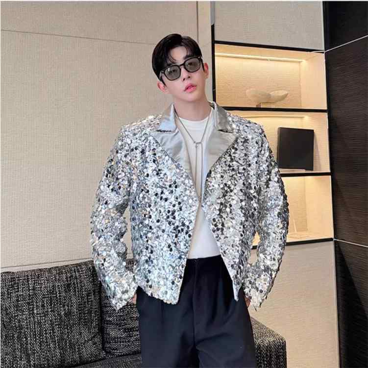 ["・加工: ノーアイロン ・フィット: スリム ・ネックライン: テーラードカラー ・デザイン: ボタンレス ・スタイル: ヒップホップ ・柄: スパンコール ・主な素材: ポリエステル95% ・裏地素材: ポリエステル ・用途...