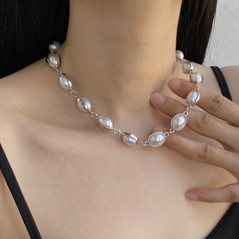 ・素材: 合金・スタイル: レトロ・カラー展開: シルバー、ゴールド・象嵌素材: 合金に人工宝石/半貴石
