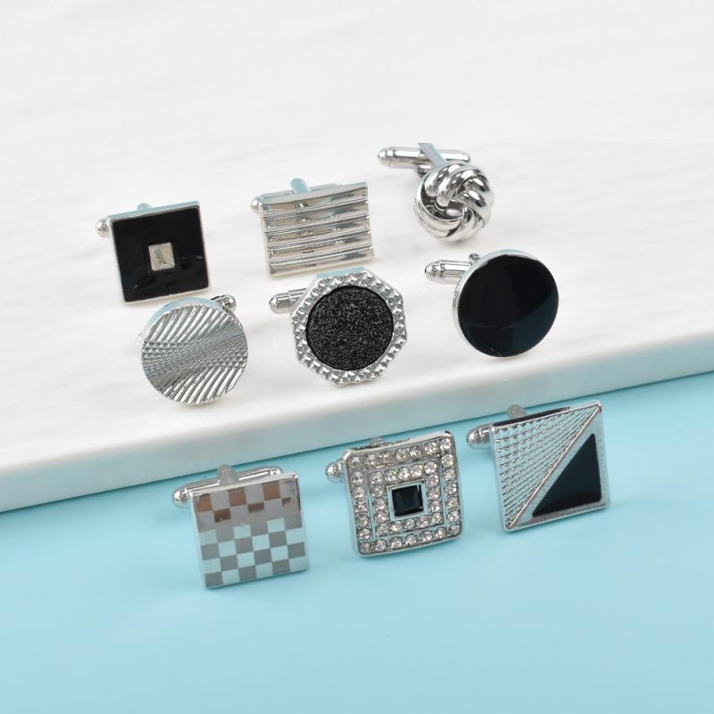 ・カテゴリ: 袖口カフス・スタイル: シンプル・タイプ: 男性向け・形状: 円形・主な素材: 亜鉛合金・加工方法: 電鍍・カラー展開: シルバー・適用シーン: 旅行記念、展示会、広告宣伝、従業員福利厚生、周年記念、ビジネス贈答、開業式典