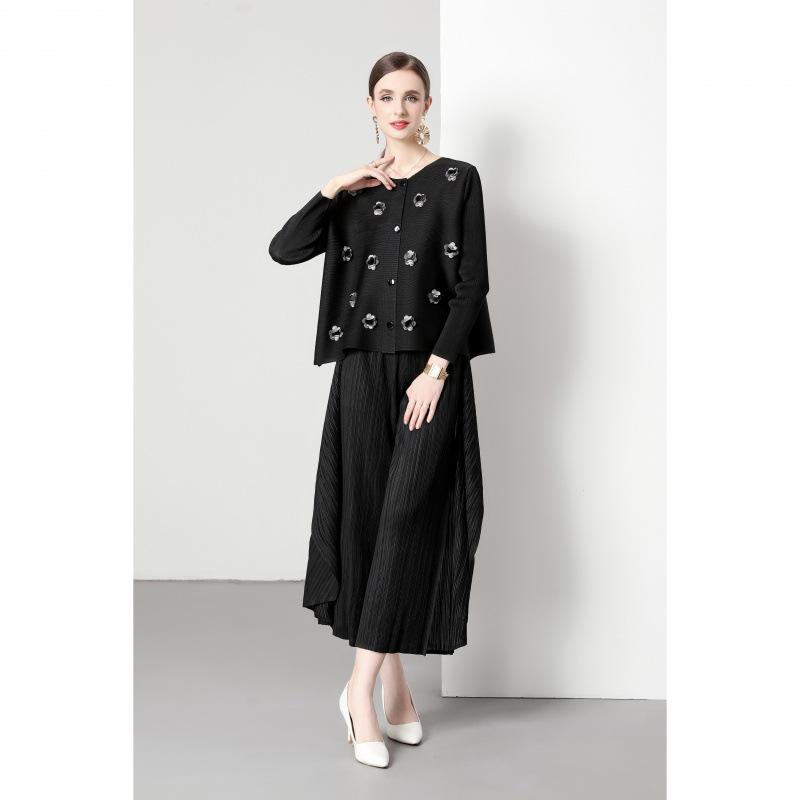 ・カテゴリ: カジュアルセットアップ・スタイル: エレガントカジュアル、アーバン・性別: レディース・セットアップスタイル: スカートセット・スカート丈: ロング・主な素材: ポリエステル95%以上・袖のタイプ: フリルスリーブ・袖丈: 長...