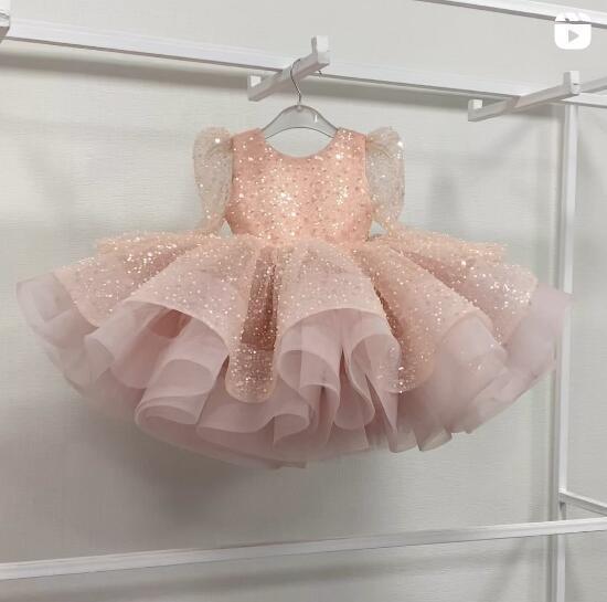 ・カテゴリ: 子供用フォーマルドレス・対象年齢: 幼児 (1～3歳、身長80～100cm)・性別: 女の子・写真: モデル着用実写・生地加工: プリーツ・スタイル: プリンセス・縫製: 目立つ部分の糸処理済み・主な素材: ポリエステル 80...