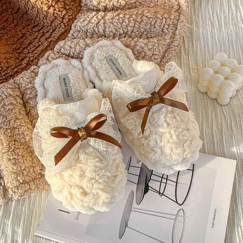 ・カテゴリ: ルームシューズ・対象年齢: 大人用・性別: ユニセックス・アッパー素材: フリース・ソール素材: PVC・裏地素材: フェイクファー・インソール素材: 綿・タイプ: ワンストラップサンダル・スタイル: 韓国風・デザイン要素: ...