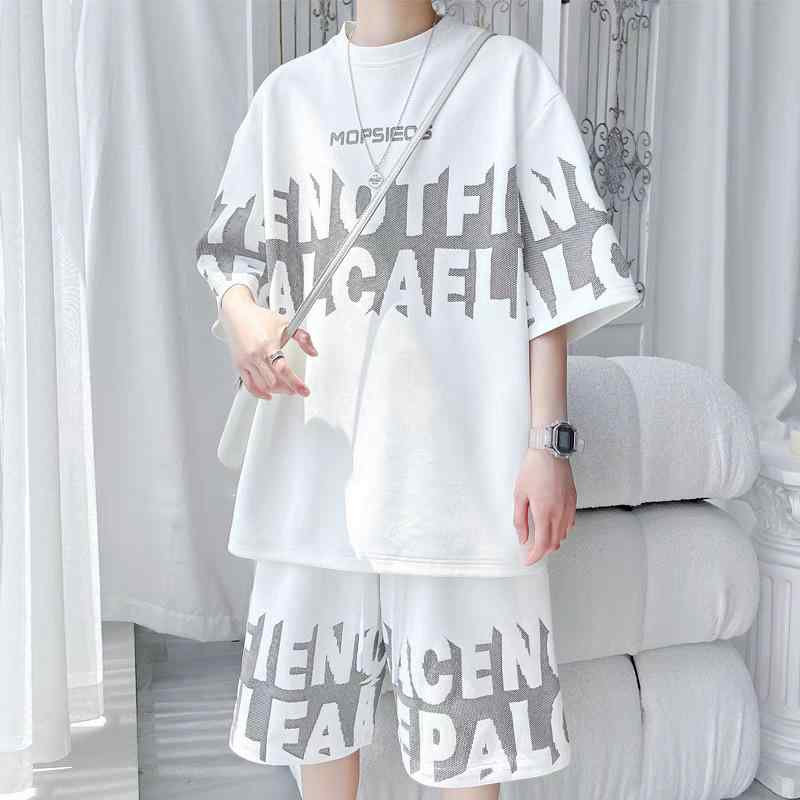 ・スタイル: 青春カジュアル・厚さ: 薄手・パンツ丈: ショート・トップス: Tシャツ 半袖・カテゴリ: メンズカジュアルセットアップ・主な素材: ポリエステル 98%・シーン: カジュアル・カラー展開: ホワイト、ブラック・サイズ展開: ...