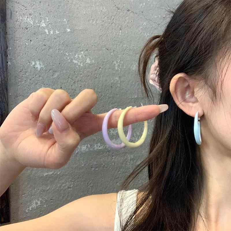 ・カテゴリ: 耳飾り・素材: 銅・形状: 幾何学型・処理技術: 電気メッキ・カラー展開: ED2492-1、ED2492-2、ED2492-3・トレンド要素: リング・スタイル: インス風・ピアスポスト素材: 銅・スタイル分類: 個性トレン...