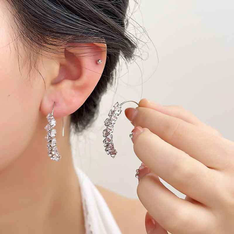 ・カテゴリ: 耳飾り・素材: 合金・形状: ジオメトリック型・処理技術: 電気メッキ・カラー展開: F265-A（ハーフフープピアス）1ペア・デザイン要素: ラインストーン、サークル・スタイル: ファッション・通勤・対象: レディース