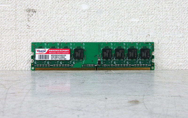 商品説明 M2GVD6G3H3162Q1E52 512MX8 VDATA 512MB DDR2-8000 中古品、動作確認済み。 商品の詳細 メーカー:VDATA 型番:512MX8 容量:512 MB メモリタイプ:DDR2-8000 付...