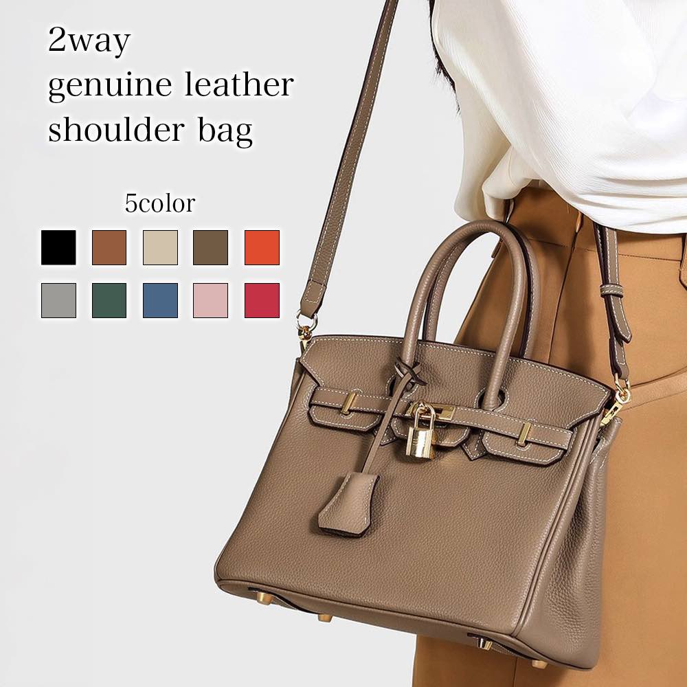 【商品名】2way本革ショルダーバッグ【カラー】ブラック ベージュ ライトベージュ ブラウン オレンジ ライトグレー グリーン ネイビー ピンク レッド【サイズ表記】・縦幅18 横幅26 奥行14【素材】本革【重量】0.7kg【季節】春 夏...