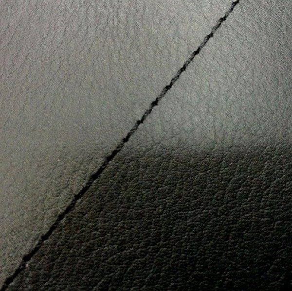 ■注意■この商品は下記となります。必ずご確認ください。カラー：黒/黒ステッチ■他の商品はこちらですカラー：黒/透明ステッチはこちらカラー：エンボスグレー/透明ステッチはこちらカラー：オレンジ/透明ステッチはこちらカラー：白/透明ステッチはこ...