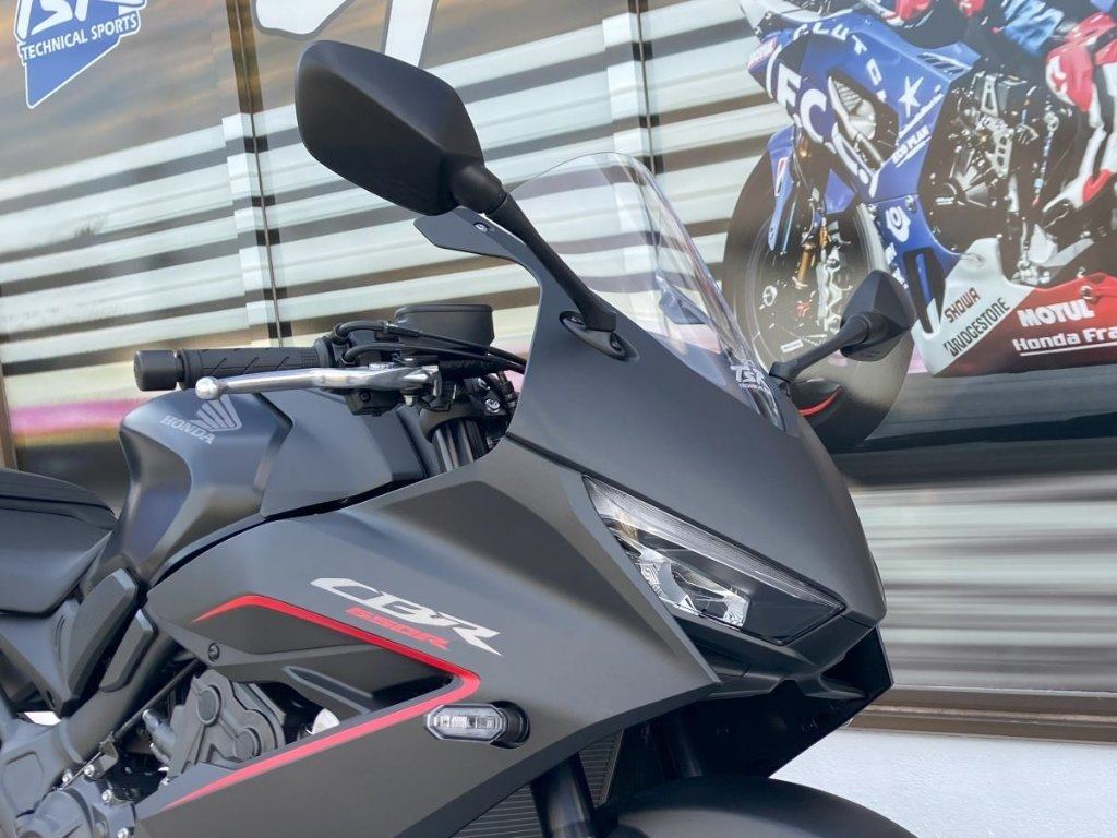 ■商品概要純正比40mmアップスクリーントリム・プッシュピン同梱■注意点※TSRロゴマークは刻印になります。※公道で使用する場合は、付属品：スクリーントリム(モール)をお使いください。※メーカー都合により商品の仕様変更がある場合がございます...