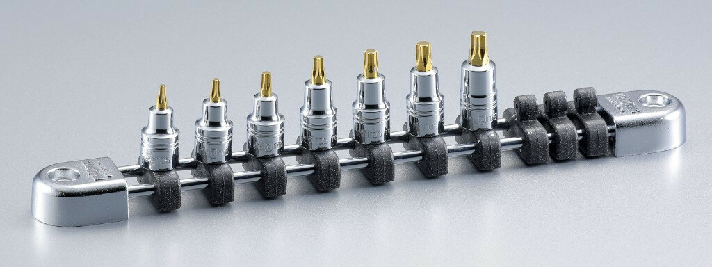 ■商品概要■7コ組【セット内容】・トルクスビット：T8、T10、T15、T20、T25、T27、T30・ソケットホルダー10コ用【仕様】・パワーフィット・差込角：6.3sq.・口径形状：T型トルクス・RoHS指令対応品(6物質)■詳細説明コ...
