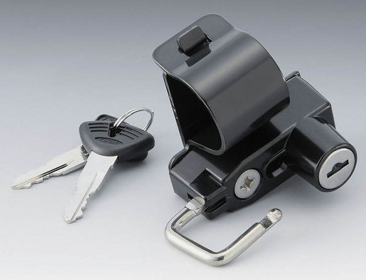 ■商品概要カラー：ブラック取付場所：フレーム左側にクランプ■詳細説明あなたのヘルメットをガッチリ守る。ヘルメットロック非装着車や使用しづらい車種へも簡単ボルトオン。車種専用個別設計で取付も安心■適合車種F650&ensp;F650&ensp...