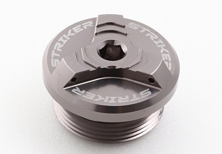 ■商品概要■対応ネジ径：M30xP1.5【材質】AL6061【表面処理】アルマイト【付属品】Oリング、六角レンチワイヤーロック用穴あけ加工済み■詳細説明材質は、硬質高強度・耐食性に優れたAL6061材の削り出しとなります。デザインはSTRI...