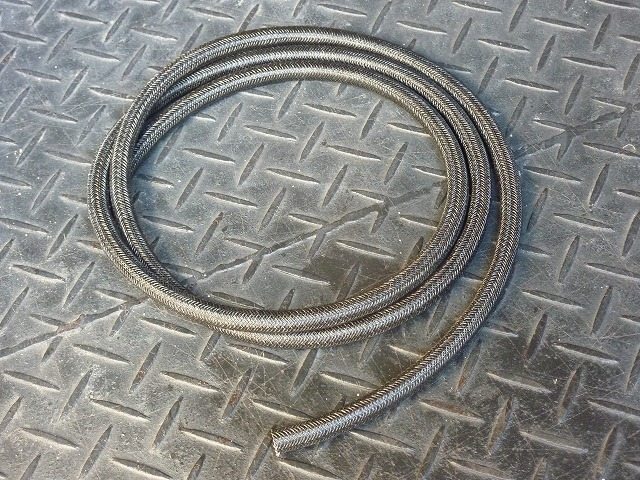 ■商品概要ホース内径：8Φ■詳細説明アンブ社カスタム車両に使用のメッシュホース内径8Φです。ホースの周りに編み込み糸を施してあります。■注意点※10cm単位の販売です。※商品はステンレスメッシュではなく黒い糸の編込みメッシュホースです。AN...