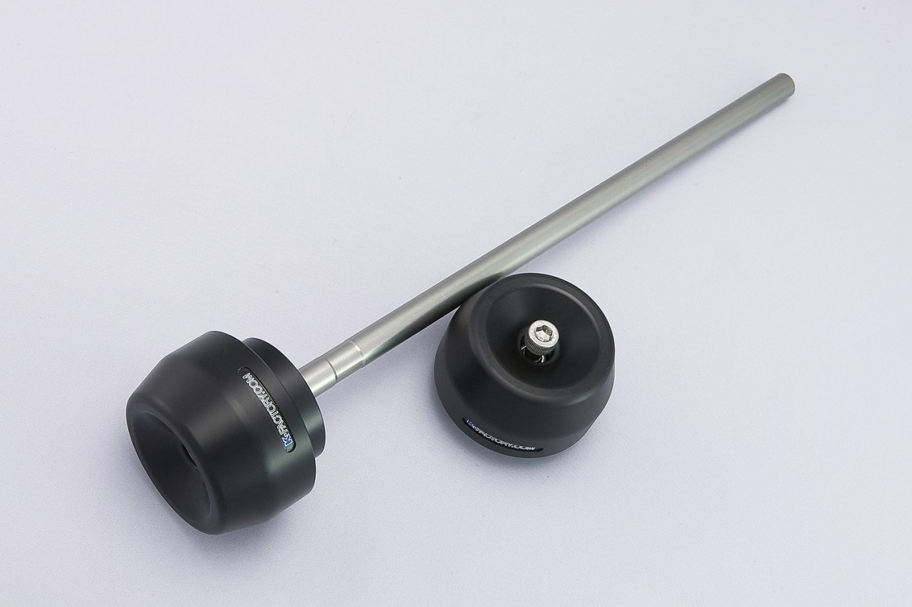 ■詳細説明転倒時のスイングアーム、 ディスクローター等のダメージを軽減。リヤホイールアクスルシャフトの両端に取り付け。スライダーはジュラコン?製で、転倒時のスイングアーム、ディスクローター等のダメージを軽減。■注意点※ジュラコン?はポリプラ...