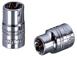 ■商品概要■パワーフィット【差込角】6.3sq.【口径形状】E型トルクス■詳細説明■呼び：E4【サイズ】A：3.86mm、D1：5.4mm、D2：12mm、L：17mm【重量】8g■呼び：E5【サイズ】A：4.75mm、D1：6.4mm、D...