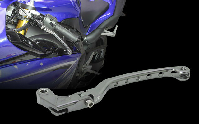 ■商品概要メーカー品番：ZS60-5110タイプ：L4SP■詳細説明スーパーバイクレースで勝利するために開発。転倒によるダメージを最小限に抑える可倒式を採用。徹底した軽量化を実現するためCNCマシンで360度全面切削加工。300km/hを超...