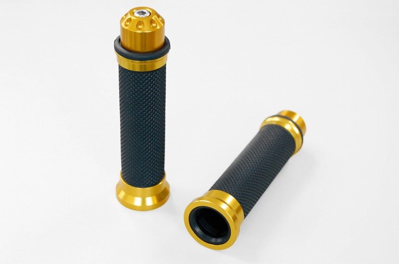 ■商品概要カラー：ゴールド全長：143mm内径 右：約22φ　左：約20φバーエンド付タイプ左右セット■注意点※スズキ車には不適合※車種によっては取り付けにくい場合がございますので、ご注意下さい。※貫通式取付不可※バーエンドの取り外しは出来...