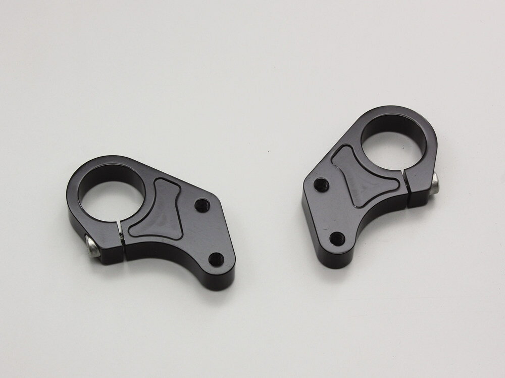 ■商品概要カラー：ブラックアルマイトΦ37mmフォーク 汎用ハンドルホルダーHB0651、HB0614、HB0615が取付可能■詳細説明セパハン車をバーハン仕様に変更する場合に使用■注意点※画像には他のカラーリング／他のタイプが含まれている...