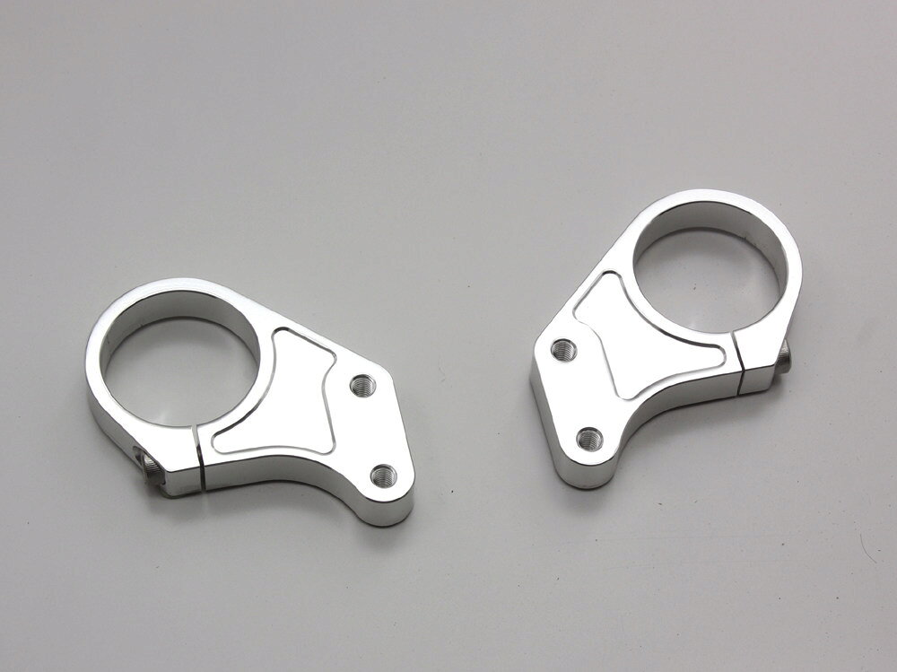 ■商品概要カラー：シルバーアルマイトΦ43mmフォーク 汎用ハンドルホルダーHB0651、HB0614、HB0615が取付可能■詳細説明セパハン車をバーハン仕様に変更する場合に使用■注意点※画像には他のカラーリング／他のタイプが含まれている...