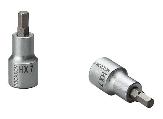 ■商品概要サイズ：HX7mm差込角サイズ：1／2(12.7mm)ソケット外寸：直径＝22mm 長さ＝55mm重量：57g【素材／材質】クロムバナジウム鋼表面仕上：下地に二層のニッケルクローム／最終仕上げはマットクローム【仕様】レーザーマーキ...