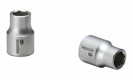 ■商品概要サイズ：9mm差込角サイズ：3／8(9.5mm)ソケット外寸：直径＝Φ17.2mm (作業口＝Φ13.2mm) 長さ＝26mm重量：20g【素材／材質】クロムバナジウム鋼表面仕上：下地に二層のニッケルクローム／最終仕上げはマットク...