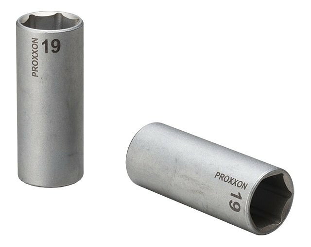 ■商品概要サイズ：19mm差込角サイズ：3／8(9.5mm)ソケット外寸：直径＝Φ25.8mm 長さ＝64mm重量：144g【素材／材質】クロムバナジウム鋼表面仕上：下地に二層のニッケルクローム／最終仕上げはマットクローム【仕様】レーザーマ...