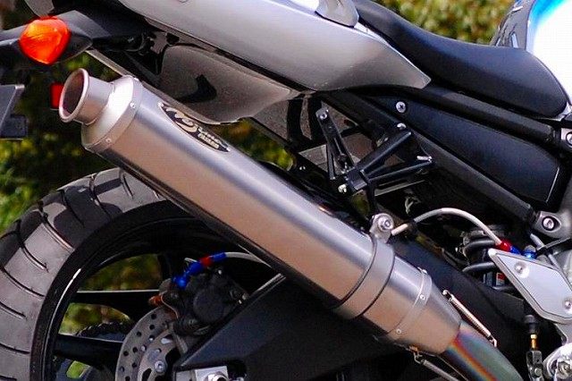 ■商品概要【素材】・エキゾーストパイプ：チタン・サイレンサー：チタン【サイズ】・全長：500mm・外径：110mm【重量】4.5kg(STD12.3kg)【音量】93db【仕様】・手曲げ・集合方式：4-1SC(スパイラルコレクター)【メンテ...
