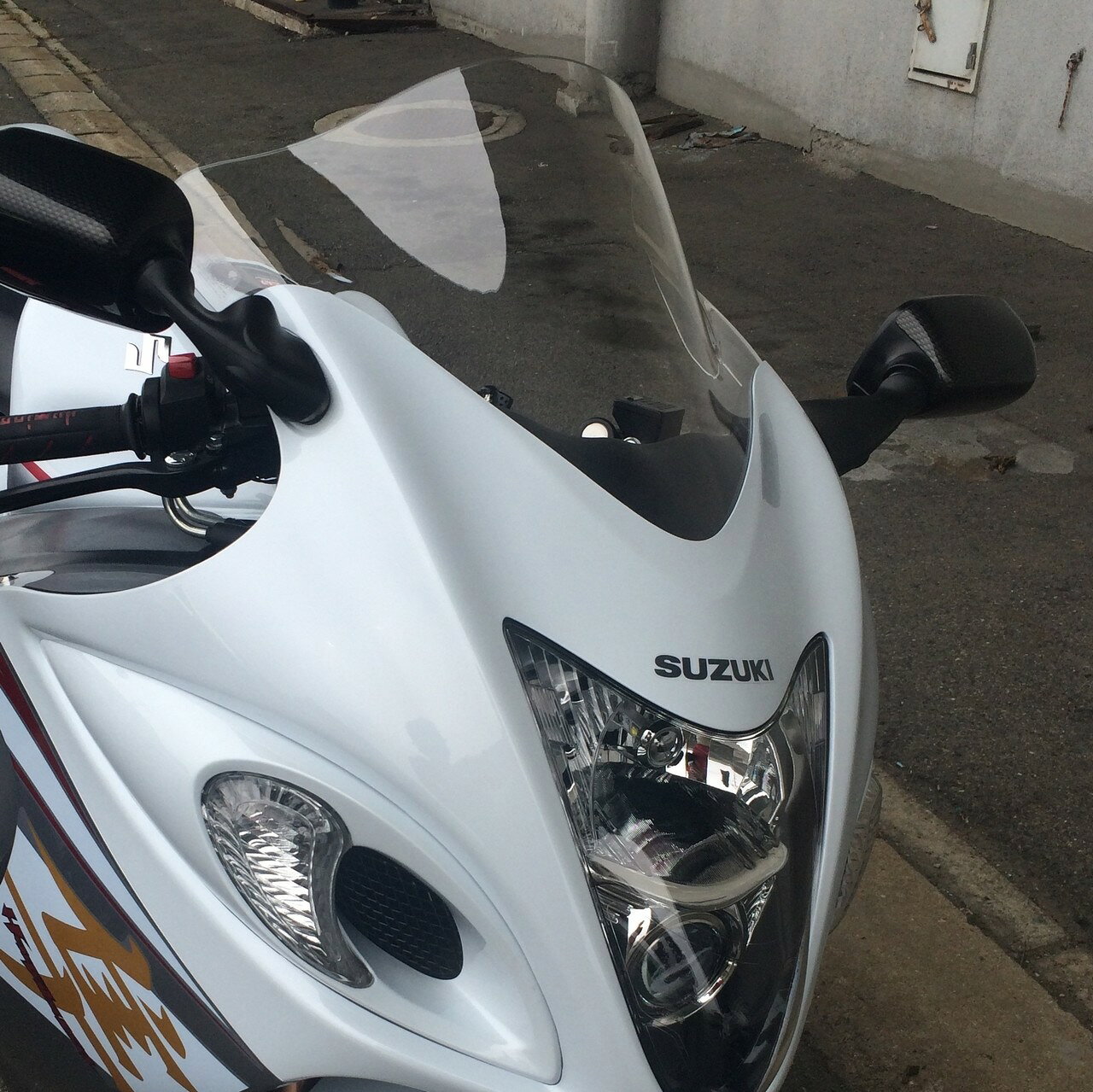 ■商品概要◆タイプ：ストリート◆純正スクリーンより高さ50mmアップ■適合車種GSX1300R HAYABUSA [ハヤブサ]&ensp;GSX1300R HAYABUSA [ハヤブサ] 年式: 08-14