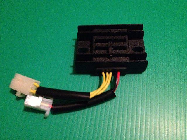 ■注意点※レギュレーターは単相の4Pカプラータイプとなります。※ステーターコイル等電装品の良否判断が出来る経験豊富なスタッフの方以外取り付けしない様お願いいたします。※車両側アース線不良、海外製バッテリーをご使用時は充電電圧が上がらずレギュ...