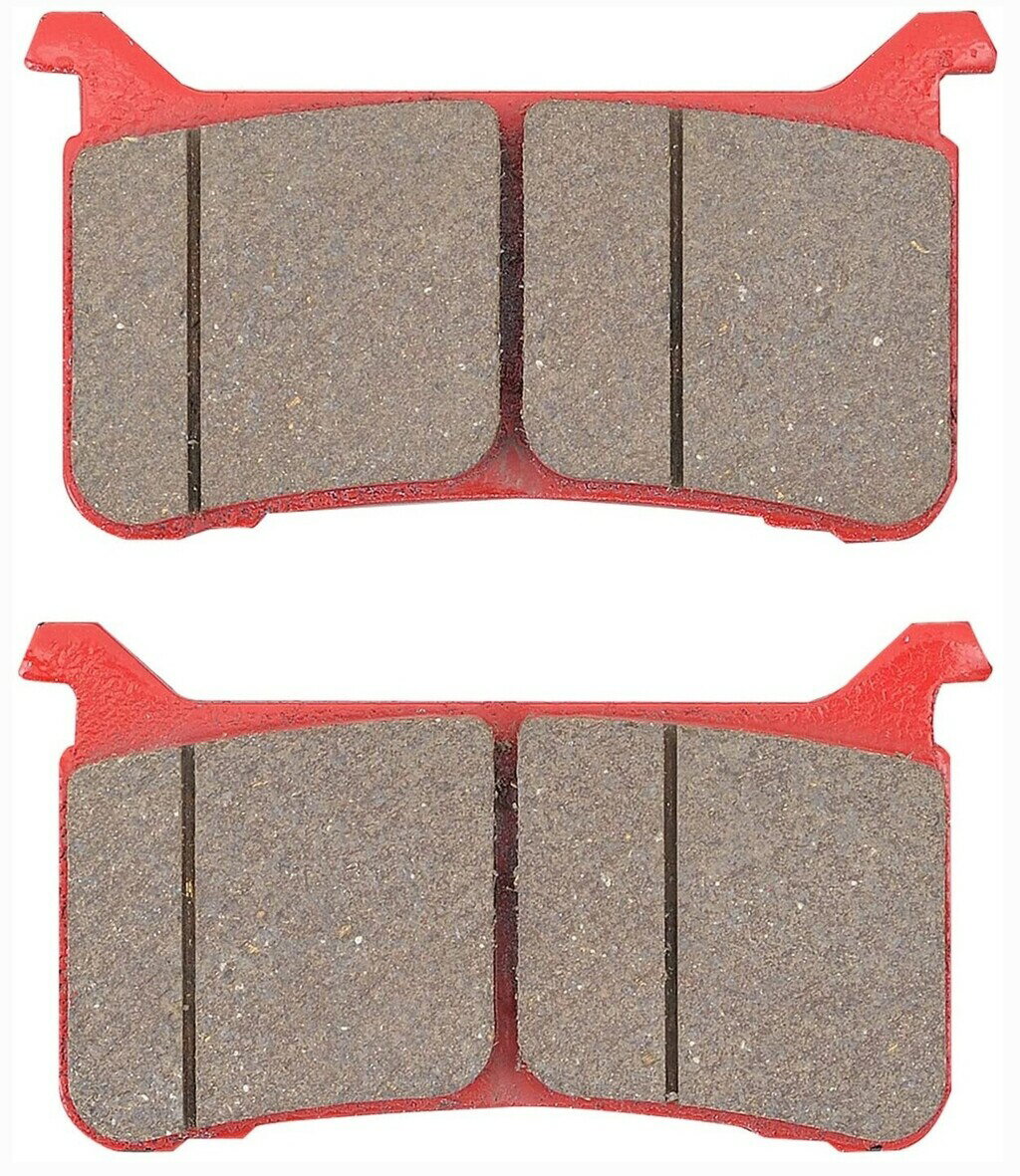 ■商品概要セミメタルパッド入数：1キャリパー分■詳細説明『効き味』へのこだわり。1984年から30年以上続く信頼のブランド、デイトナブレーキパッド。赤パッドは'効きかた'にこだわり、その時代、時代に合わせて進化し続けます。効きを求めるなら、...