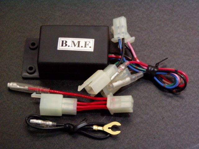 ■詳細説明通常ウインカー機能のみの車両にポジション機能を付け加えるキットです。汎用タイプは12Vの直流車両でしたらバイク、車とどちらにも使用可能です。ビームーンファクトリーでは面倒な配線加工をなくす為、ウインカーカプラー部分や電源部分を極力...