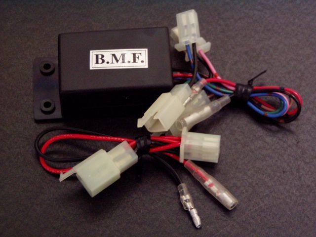 ■詳細説明通常ウインカー機能のみの車両にポジション機能を付け加えるキットです。この商品はBWS125でしたらどの車両でも取り付け可能です。通常走行時は、ポジションとして点灯してウインカーを作動させるとウインカー作動方向が点滅して、逆側が消灯...