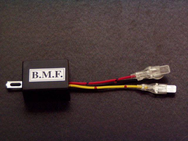 ■商品概要日本製平端子■詳細説明LEDのウインカーなどを使用する場合に正常に作動させる為のリレーです。このリレーを使用する事により、前後のLEDウインカー使用が可能になります。また、LEDを2コ使用で2コを電球のままでの併用の場合でも、同じ...