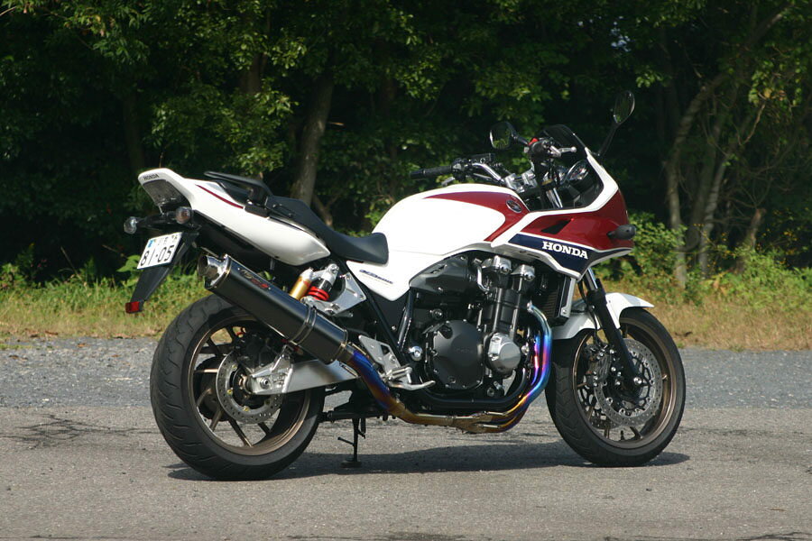 ■商品概要【素材】・エキゾーストパイプ：チタン・サイレンサー：チタン【カラー】ブラック(DLCコーティング)【サイズ】・全長：500mm・外径：130×110mm(楕円)【仕様】機械曲げ・集合方式：4-1SC(スパイラルコレクター)【メンテ...
